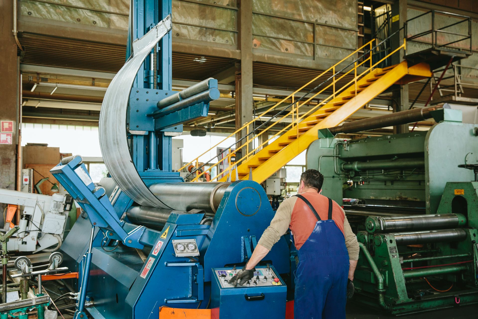 Blech rundbiegen bei der Berger Apparatebau AG - Berger Apparatebau AG
